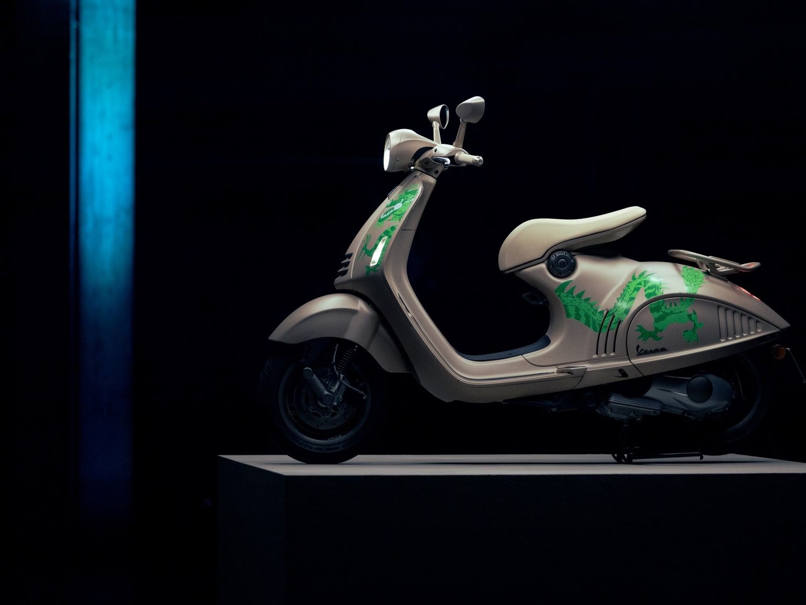 Collector’s Edition of Vespa 946 Dragon now available in India ...