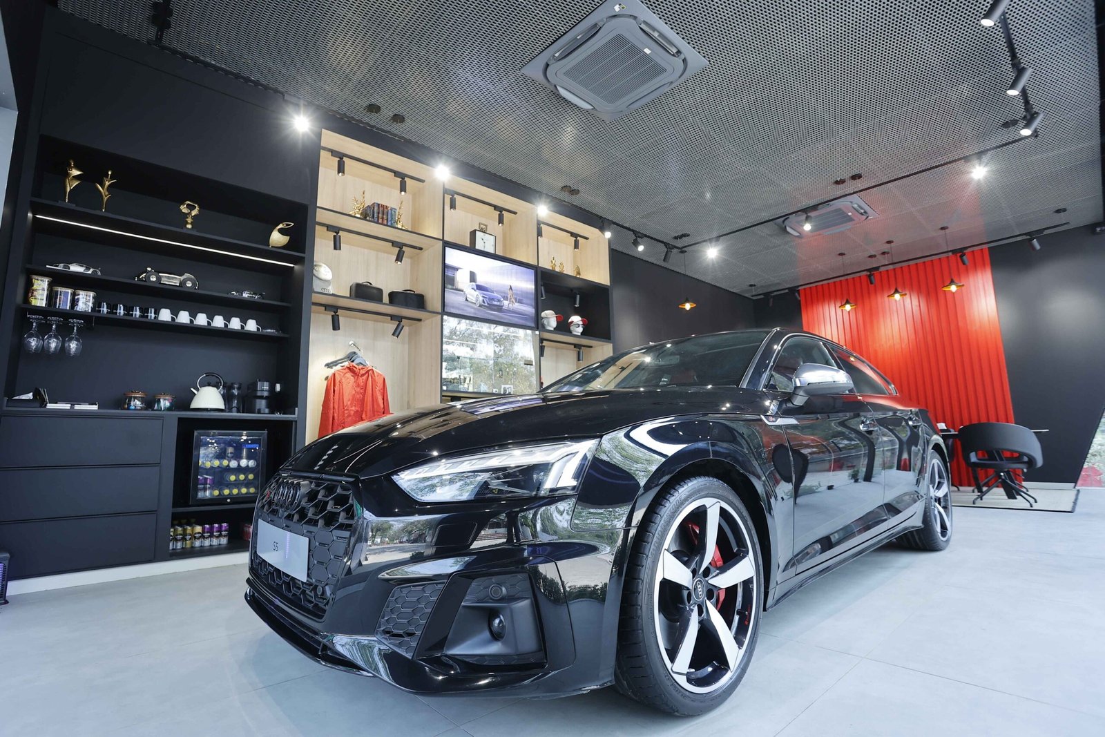 Audi India opens pop-up store in Kanpur - Machine Edge Global Audi ...